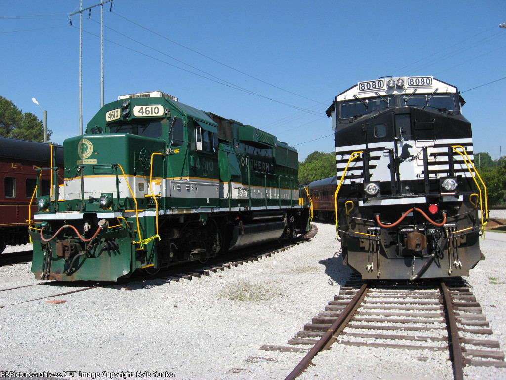 Southern GP59 #4610 sits beside NS ES44AC #8080
